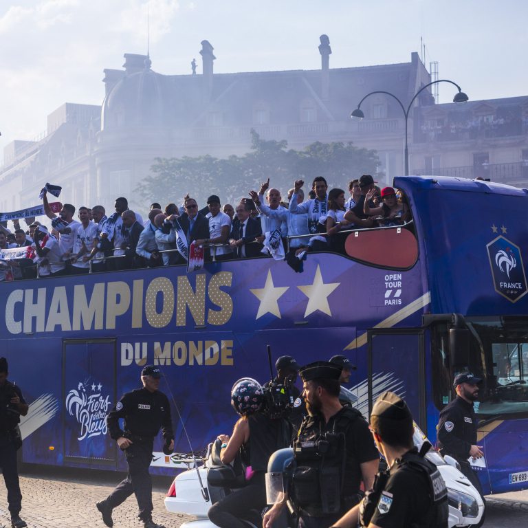 'Electrical' celebrations on the Champs Elisées. French team on a Unvi ...