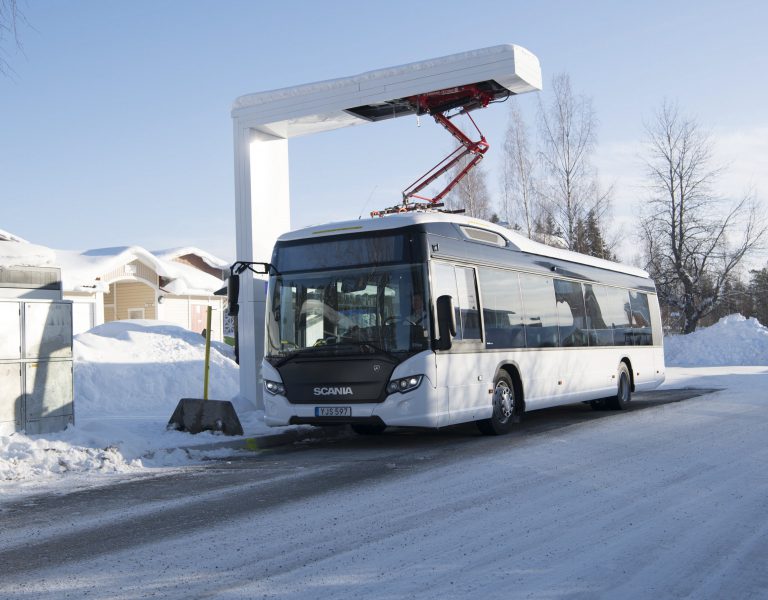 The effect of cold weather on electric bus range, fuel cell wins. A ...
