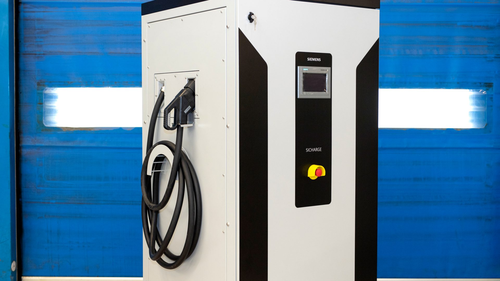 Siemens Portugal exports its first e-bus charger, headed to Baden-Baden ...