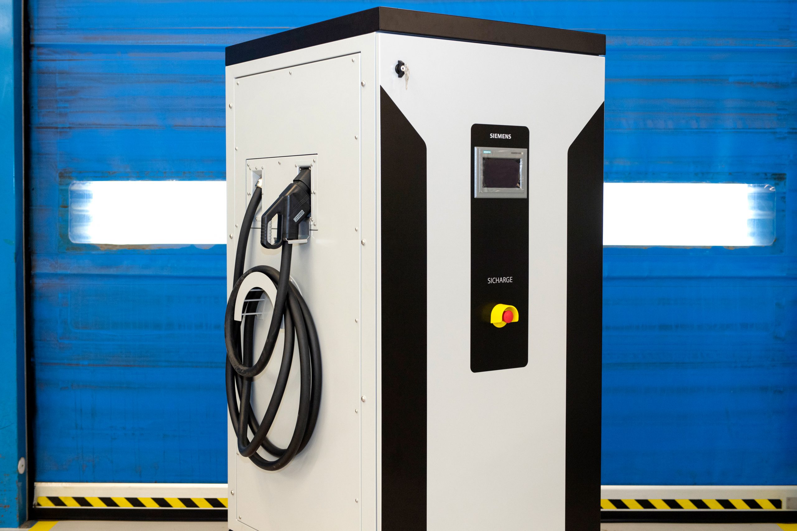 Siemens Portugal exports its first e-bus charger, headed to Baden-Baden ...