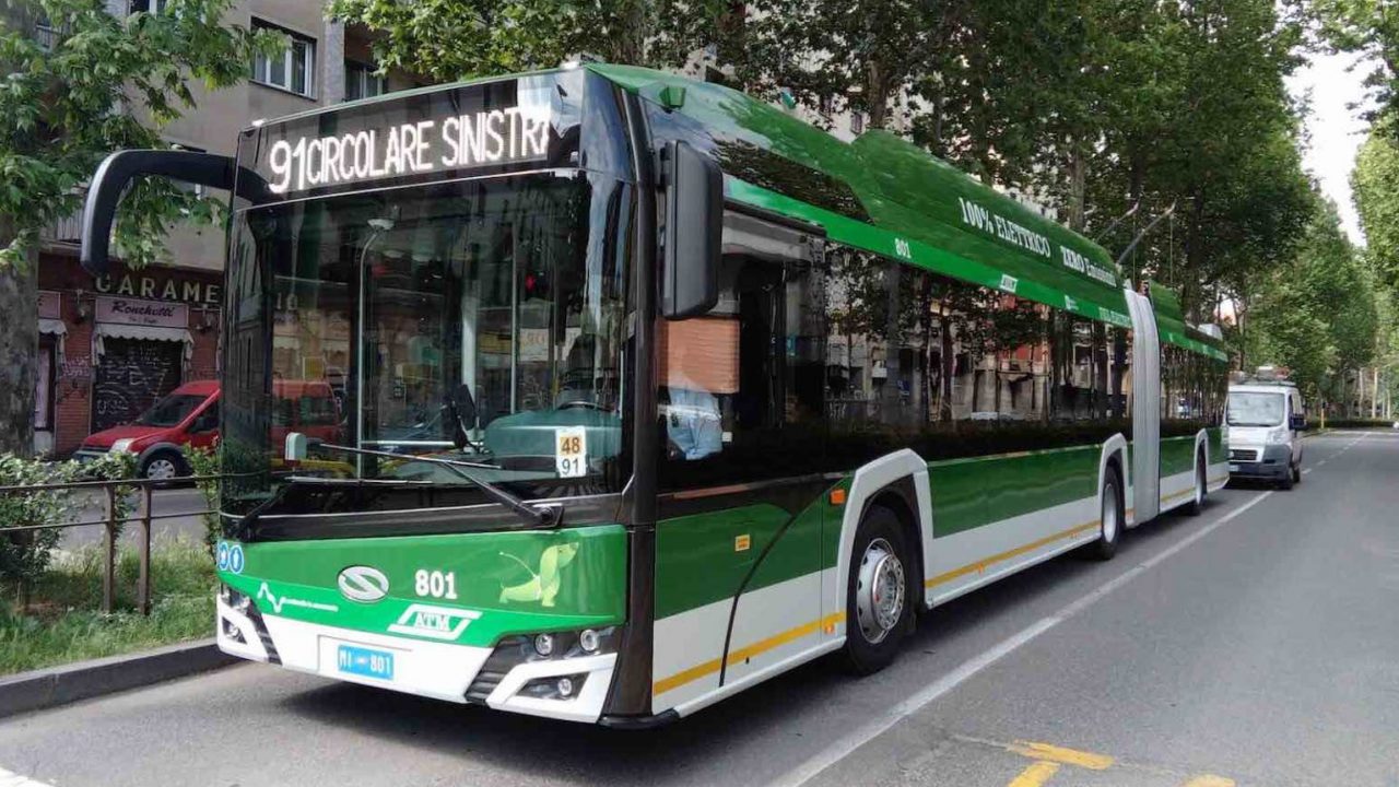 New trolleybus fleet in Milan, the first day in operation for 8 Solaris ...