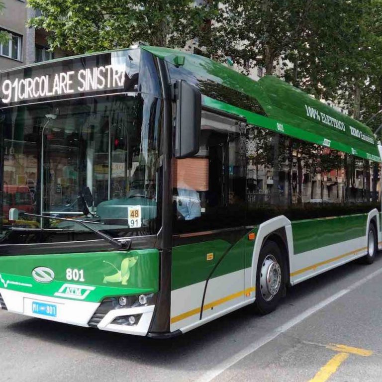 New trolleybus fleet in Milan, the first day in operation for 8 Solaris ...
