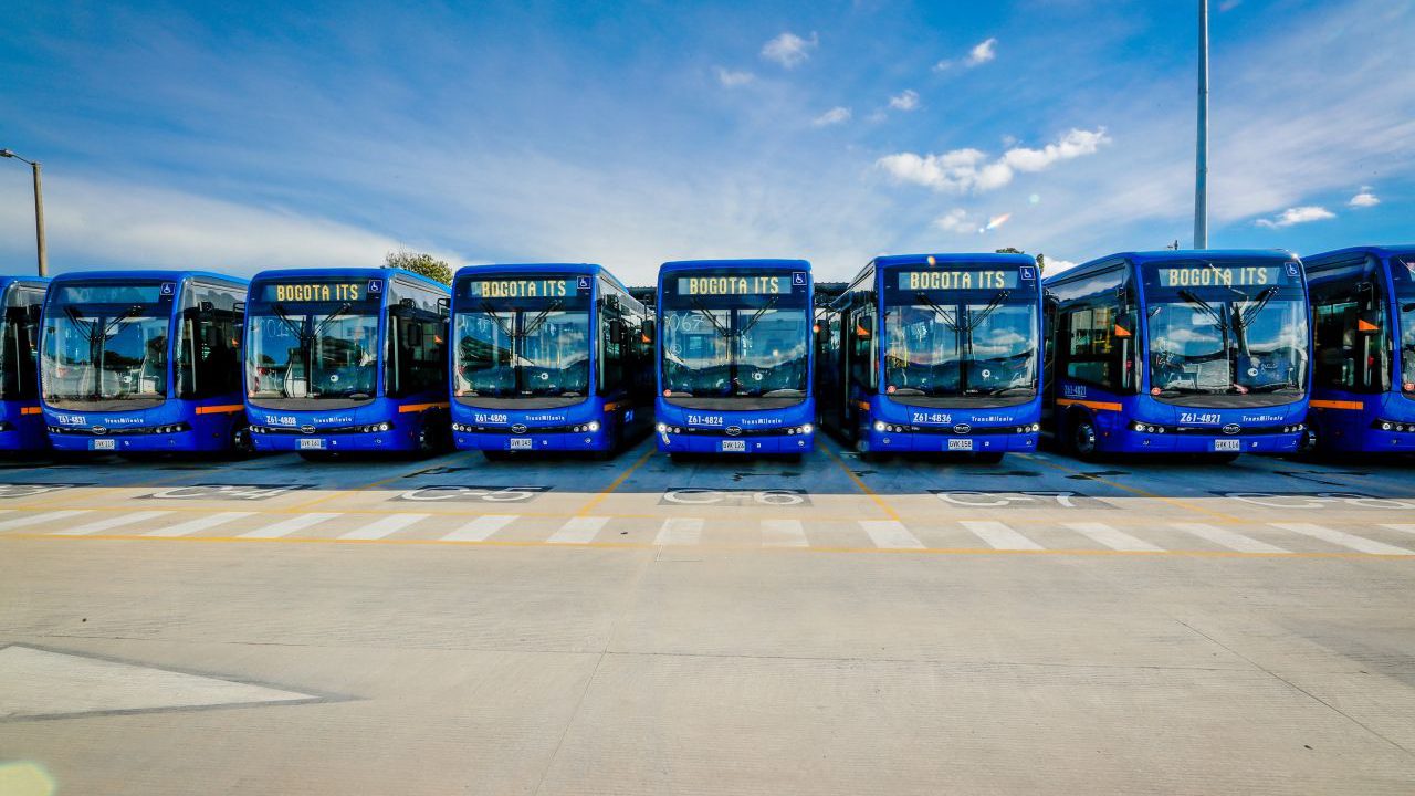 Transdev got a €874 million electric bus contract for Transmilenio in ...