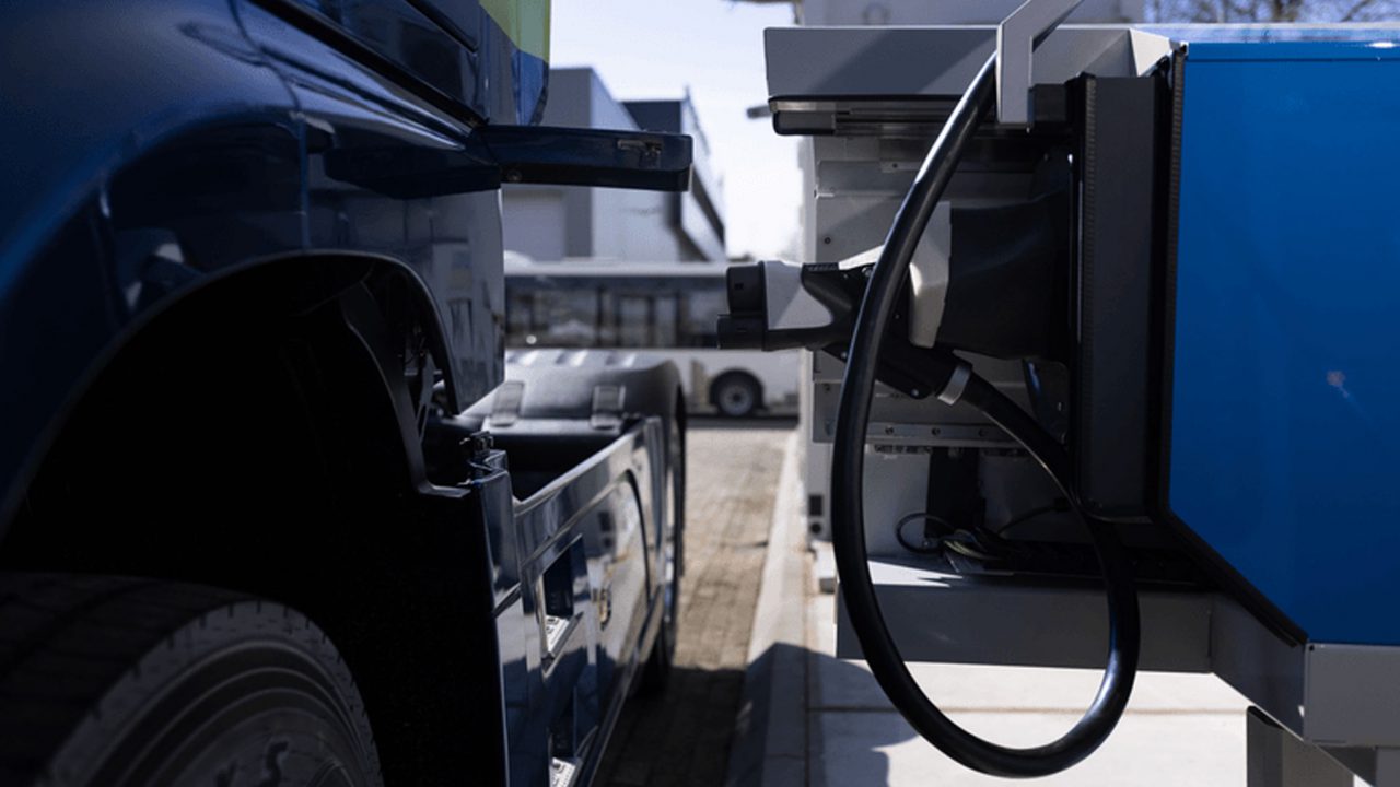Robotic fast charging in the spotlight. ROCSYS, Grivix and VDL ETS join ...
