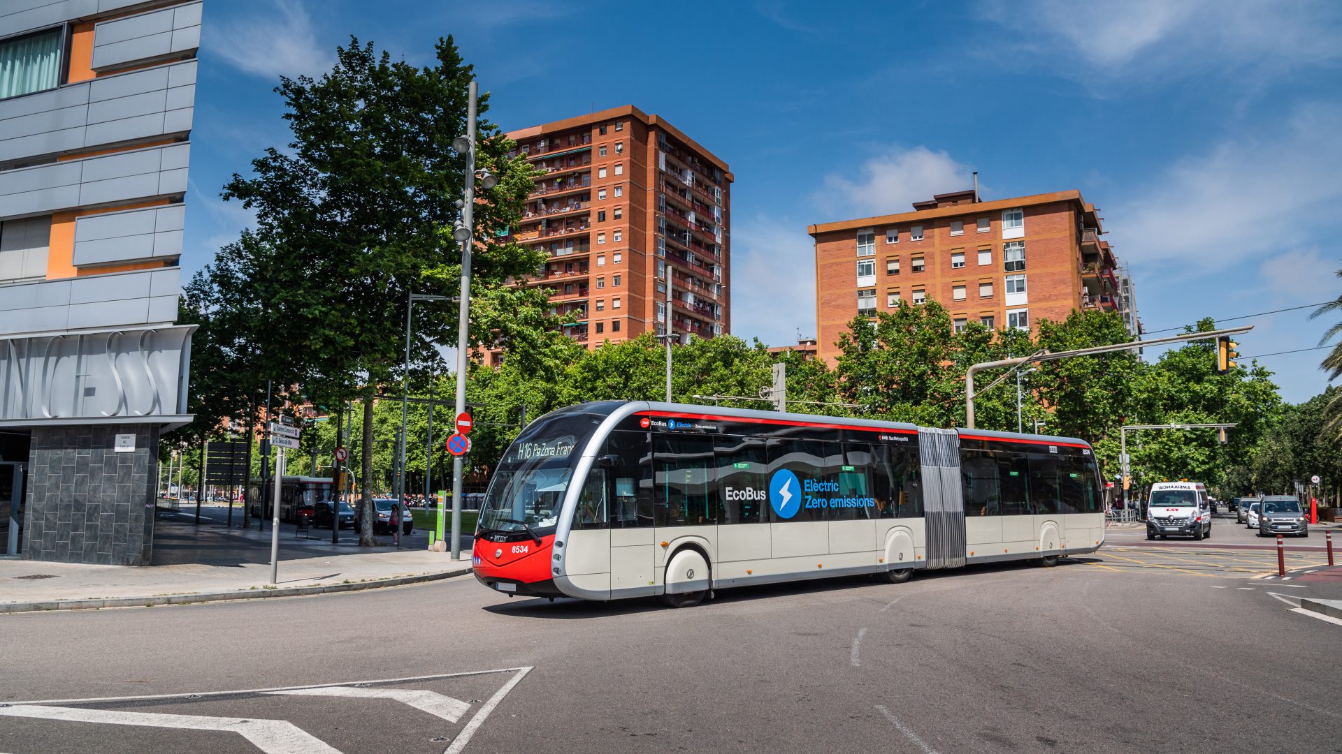 E-bus delivery in Barcelona. 9 Irizar and 14 Solaris ready for line H16 ...
