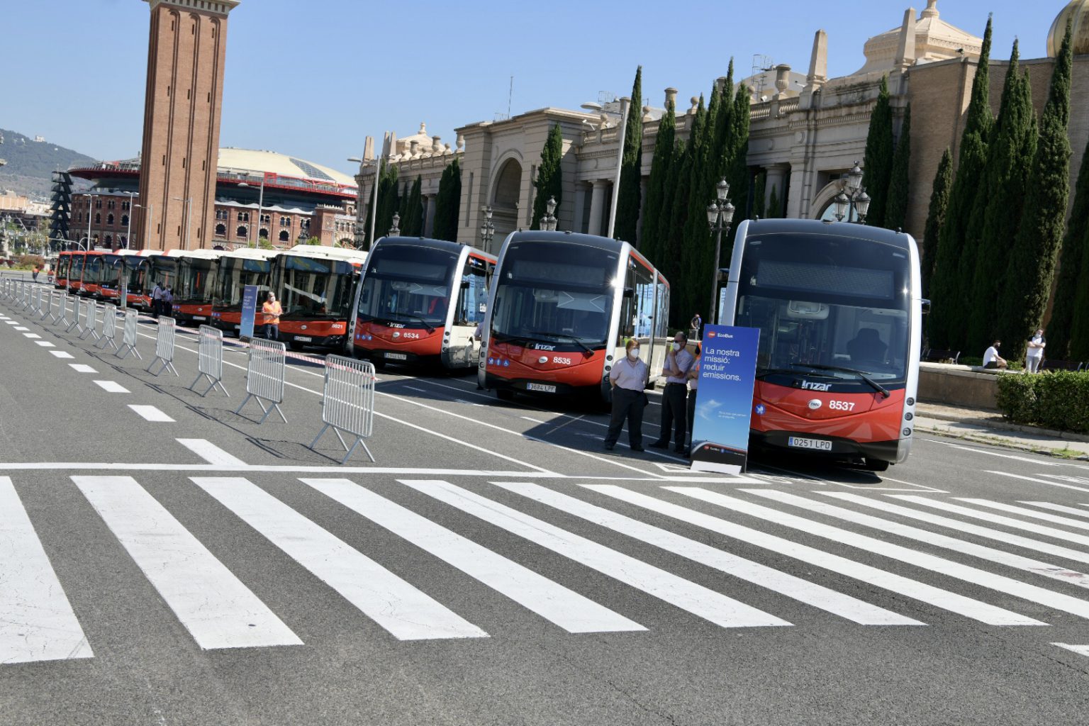 E-bus delivery in Barcelona. 9 Irizar and 14 Solaris ready for line H16 ...