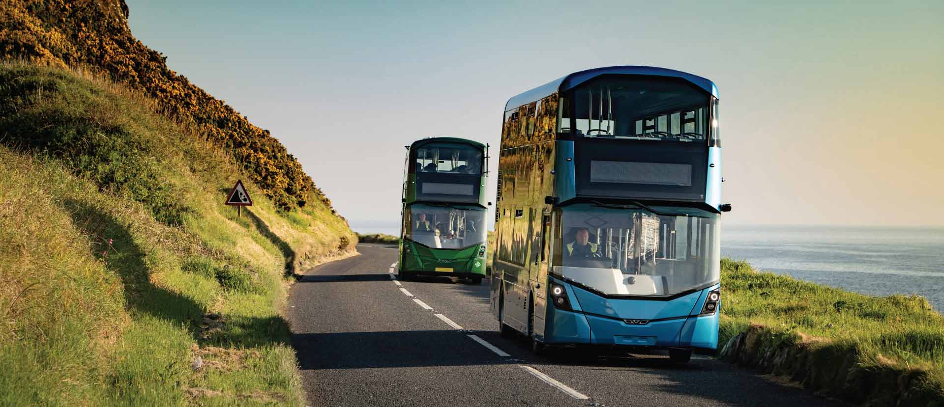 Wrightbus unveils the battery-electric StreetDeck Electroliner. With extra-slim batteries and ...