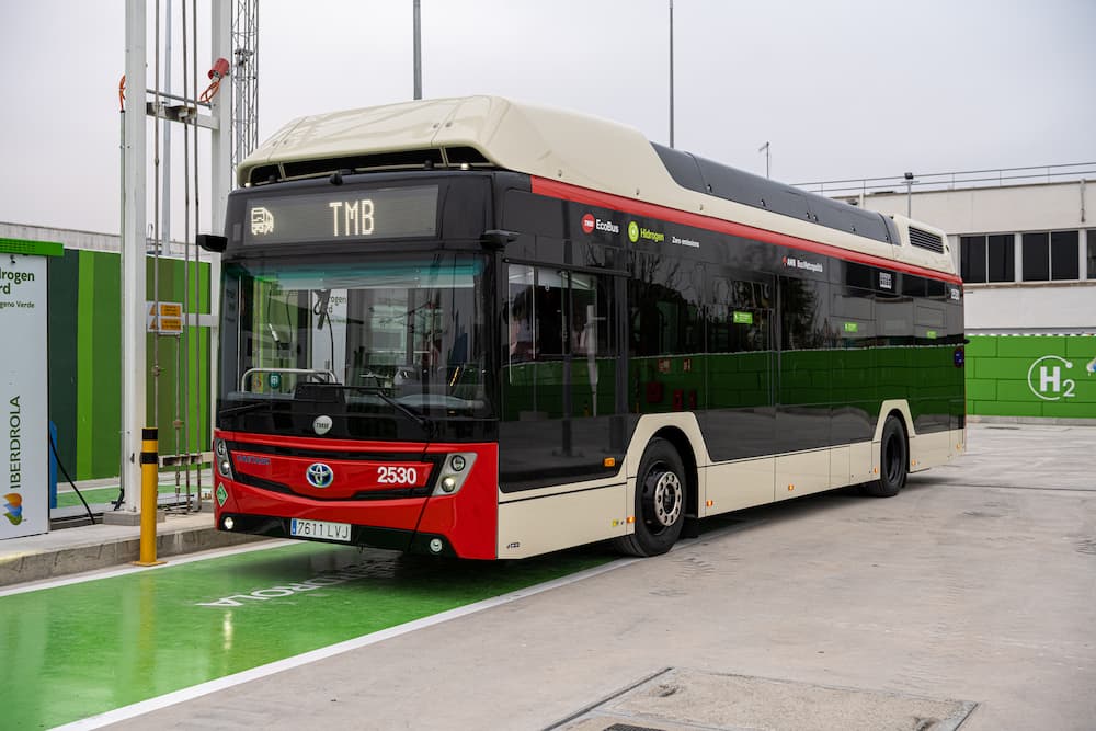 Barcelona receives first Caetano hydrogen bus - Sustainable Bus
