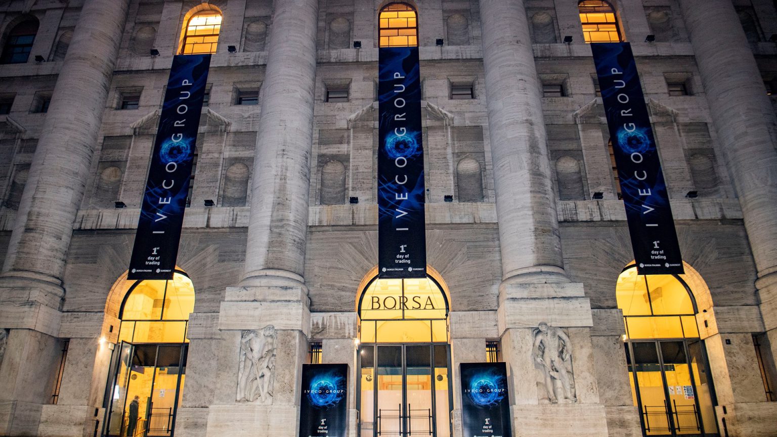 Iveco Group debuts on the stock exchange in Milan. CEO Gerrit Marx ...