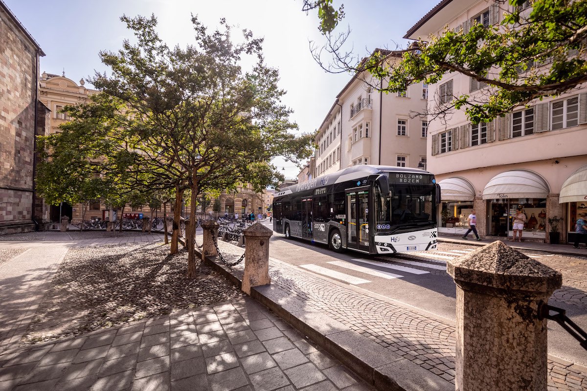 Lights on Solaris fuel cell bus: the European leader of H2 in public ...