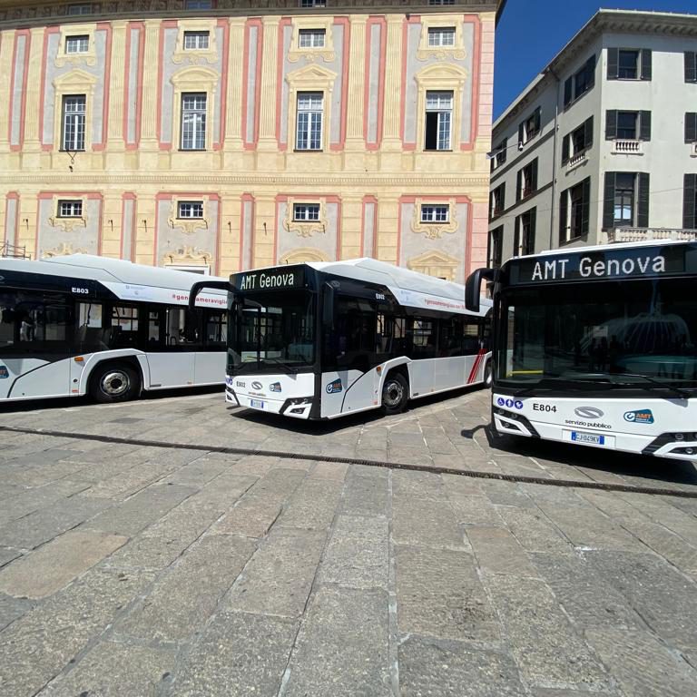 First Solaris e-buses land in Genoa (Italy). With a novelty: CeTrax ...