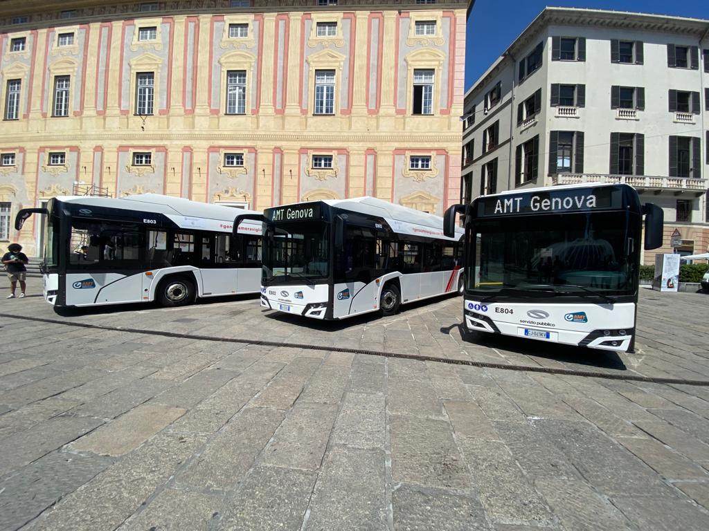 First Solaris e-buses land in Genoa (Italy). With a novelty: CeTrax ...