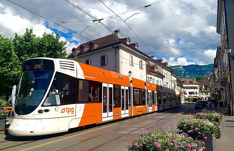 New Stadler Tramlink in Geneva. 38 vehicles will join the fleet ...