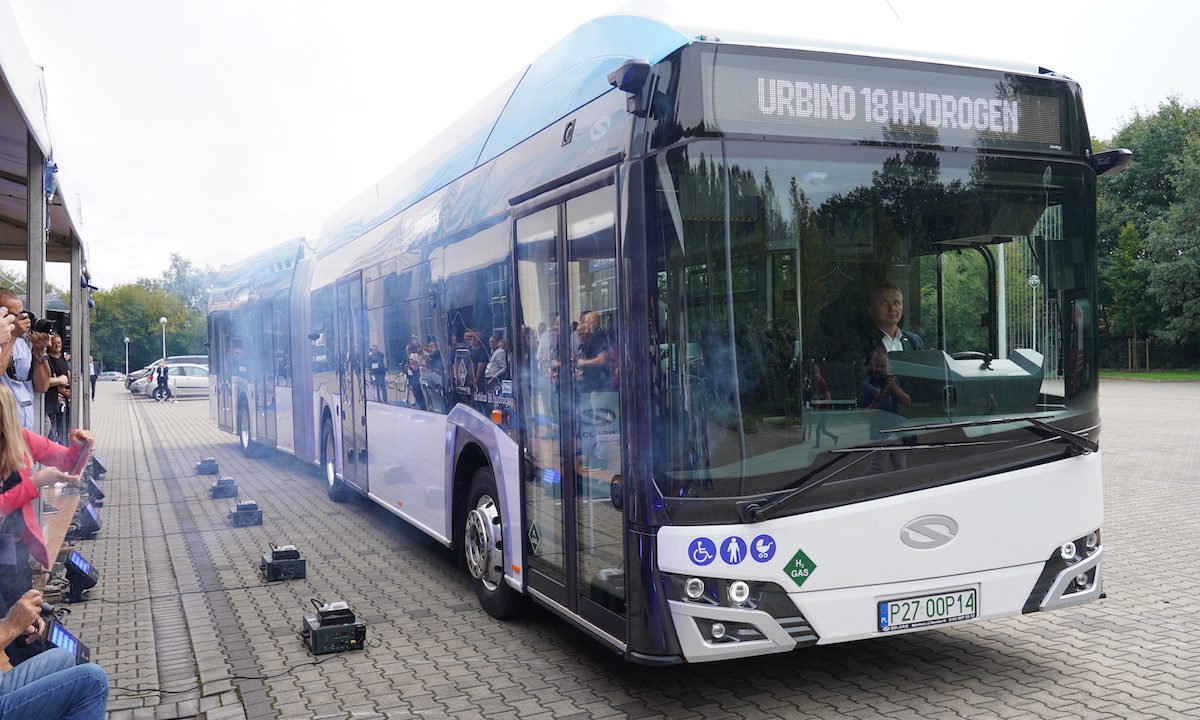 Solaris Urbino 18 hydrogen launched. Up to 140 passengers and 350 km ...