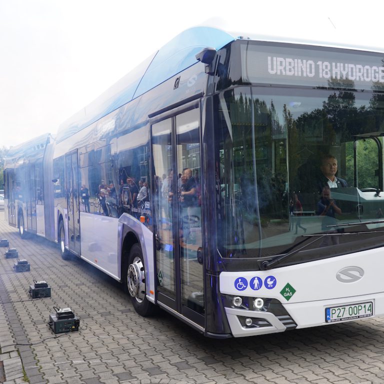 Solaris Urbino 18 hydrogen launched. Up to 140 passengers and 350 km ...