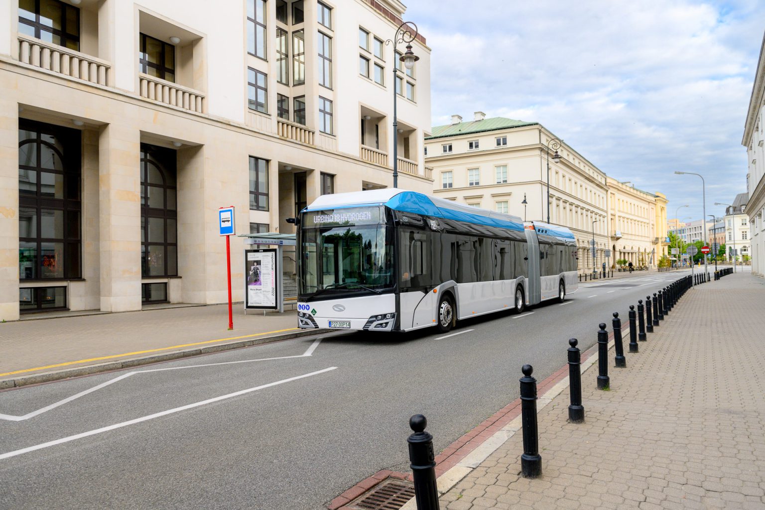 Solaris Urbino 18 hydrogen launched. Up to 140 passengers and 350 km ...