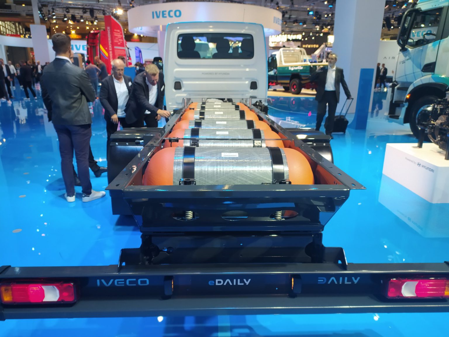 Here it comes the Iveco eDaily with fuel cell. The launch at IAA (with ...