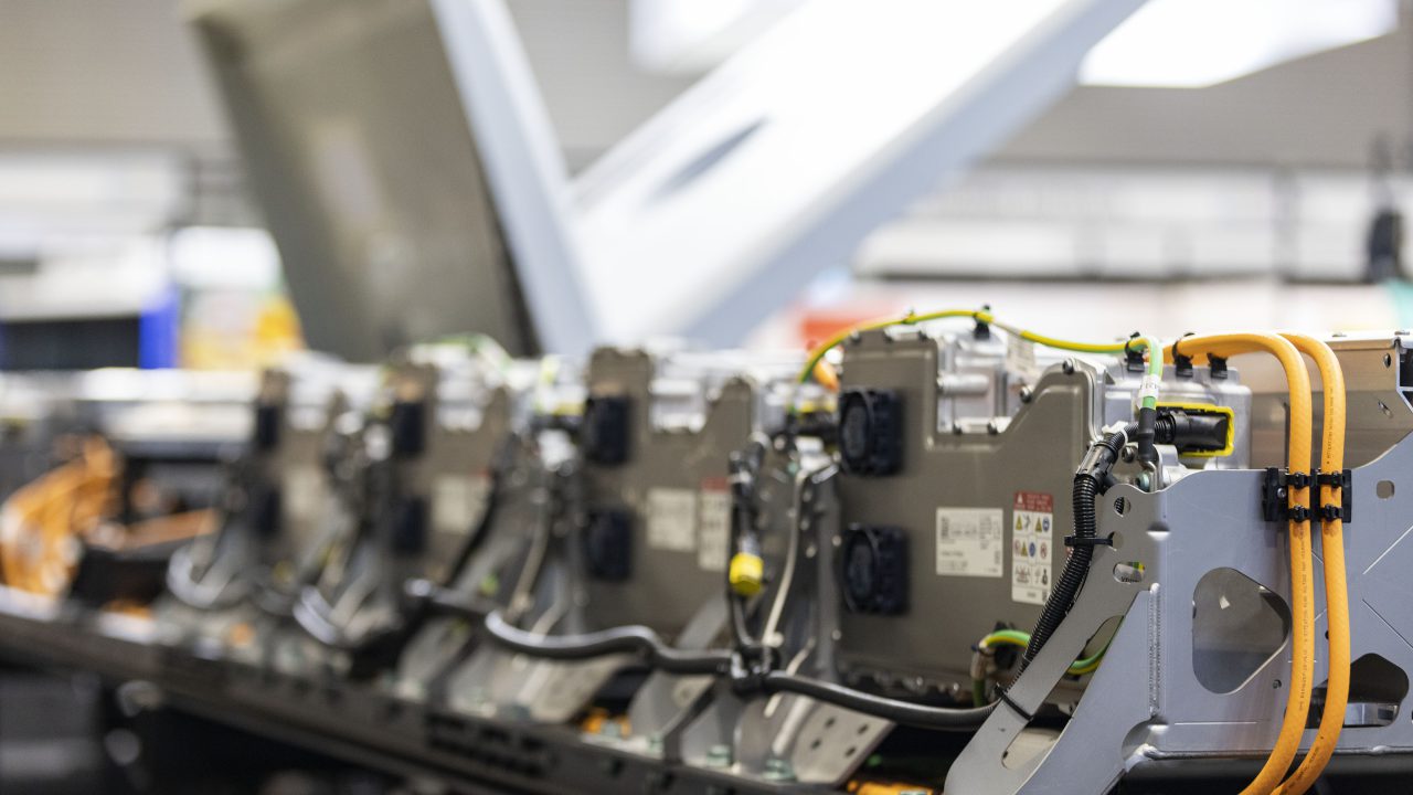 MAN unveils e-bus chassis for world markets in Sydney. NMC and LFP ...