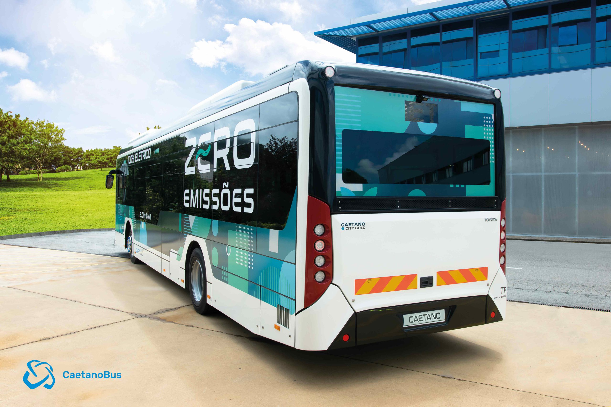 10 Caetano e-buses (plus Siemens chargers) will join Transdev fleet in ...
