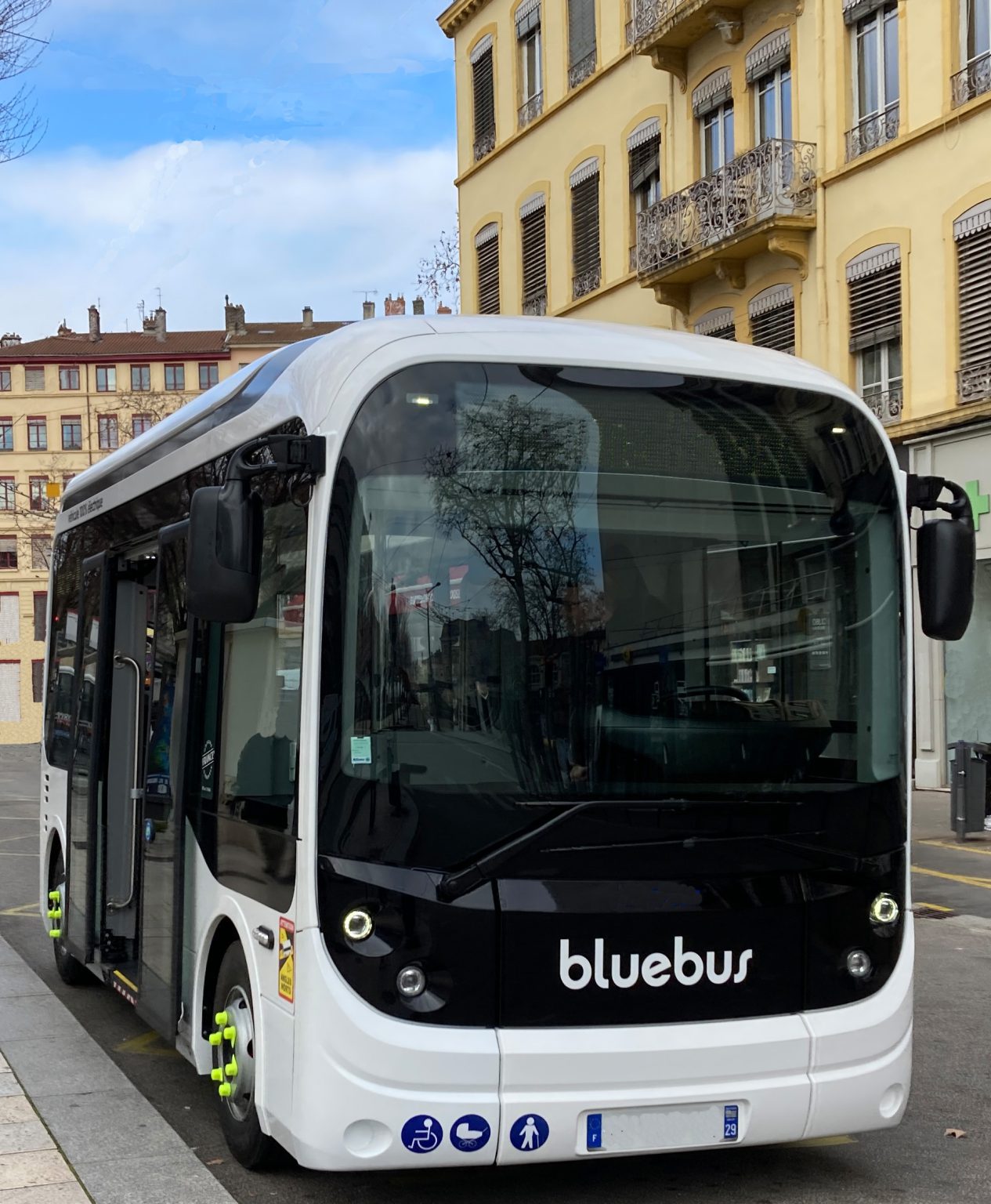 Bluebus 6-meter e-bus joins UGAP catalogue - Sustainable Bus