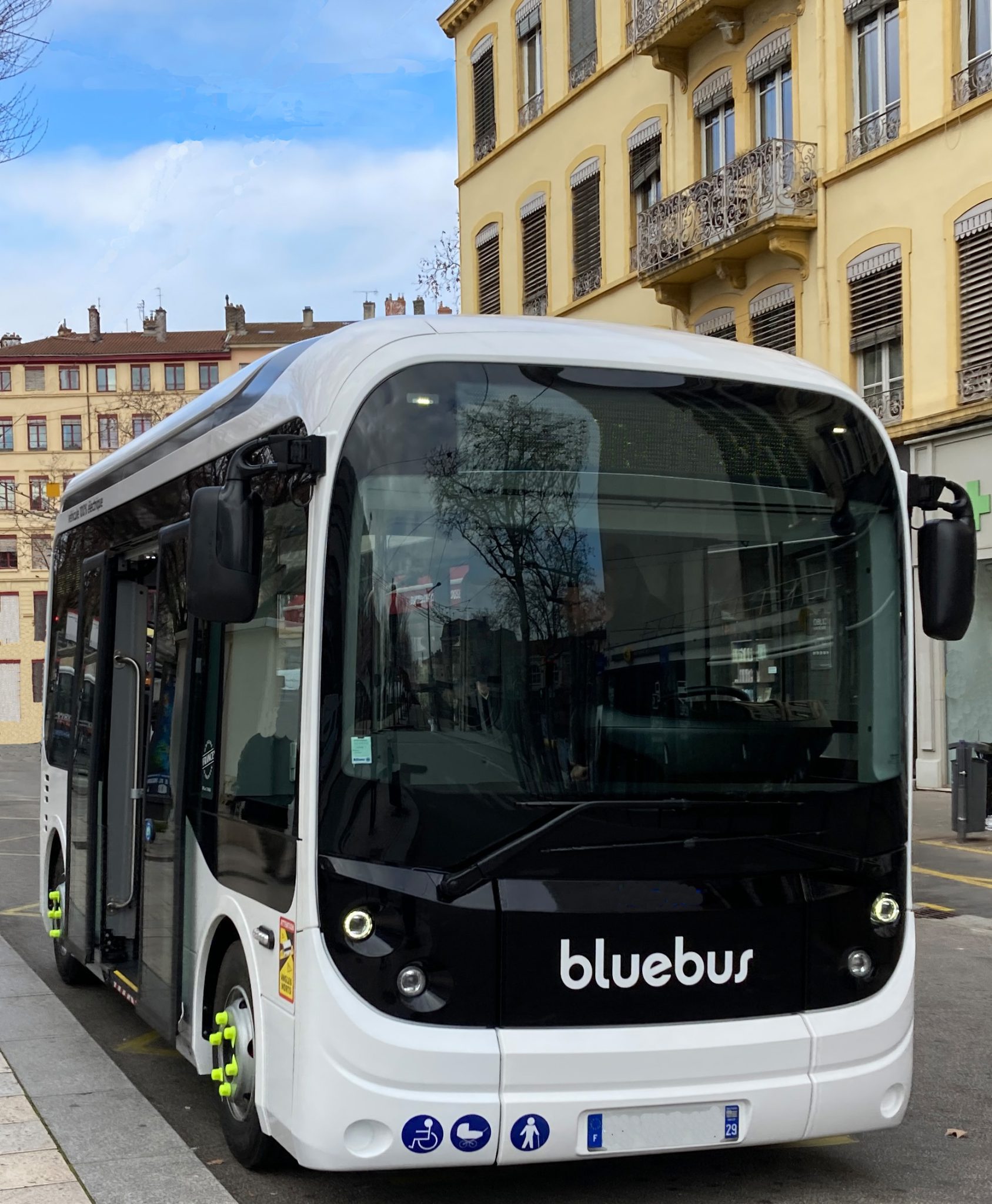 Bluebus 6-meter e-bus joins UGAP catalogue - Sustainable Bus
