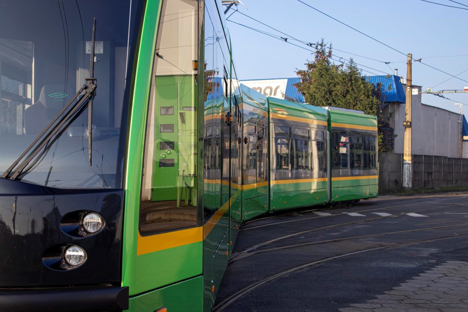 The first "Combino" streetcar returns to Poznan after its modernization