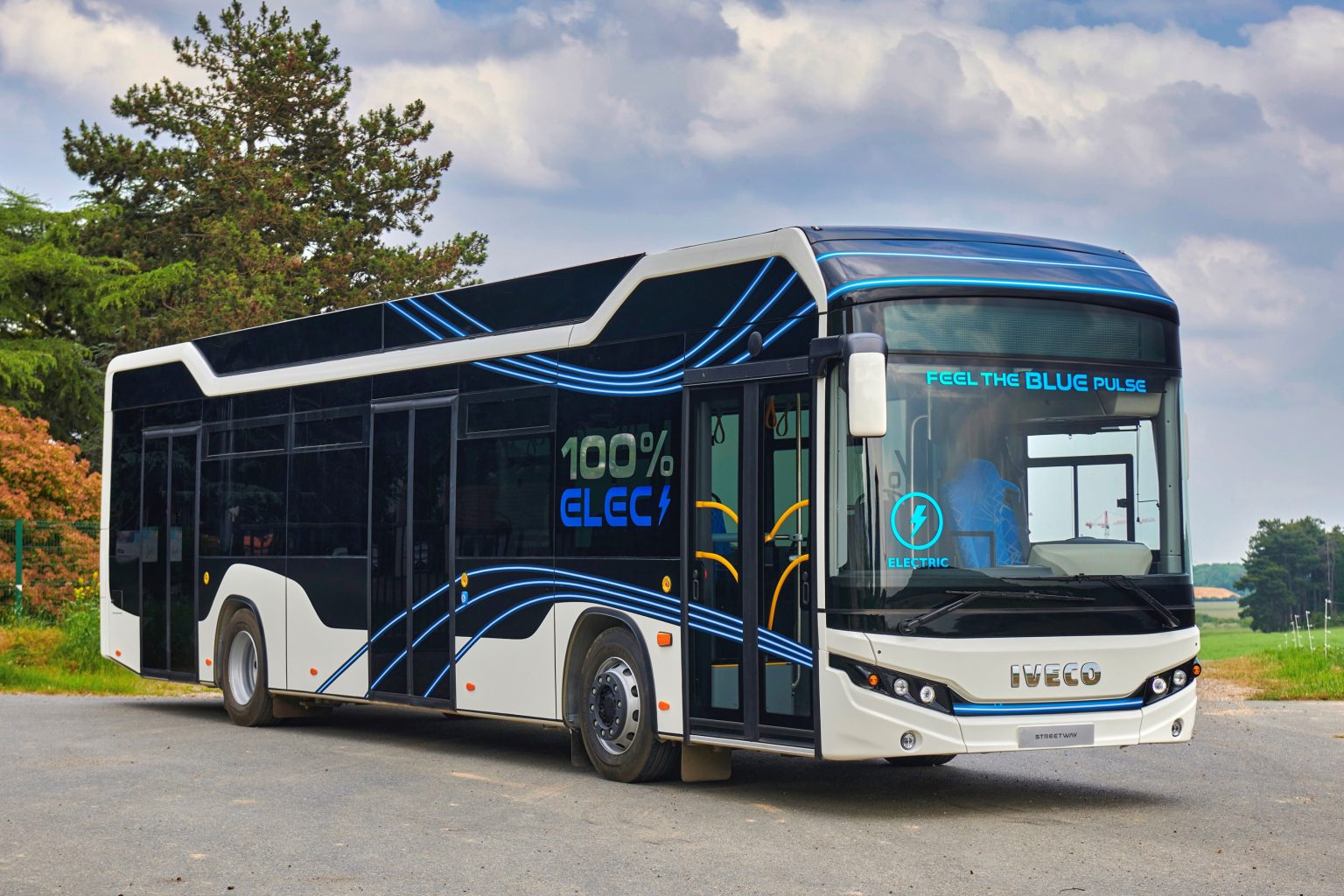 Crossway LE Elec EDaily Streetway Electric Up The Curtain On Iveco Crossway LE Elec EDaily Streetway Electric Up The Curtain On Iveco