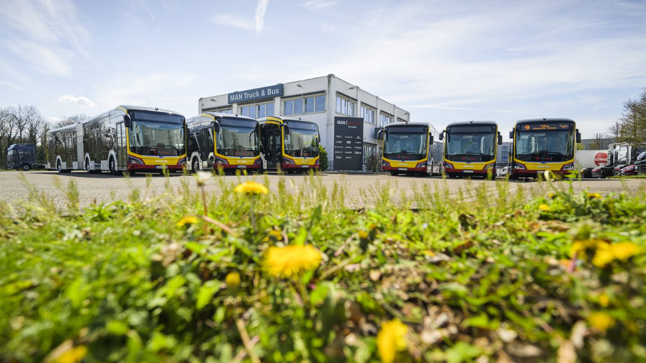 MAN delivers six electric articulated buses to Stadtwerke Tübingen