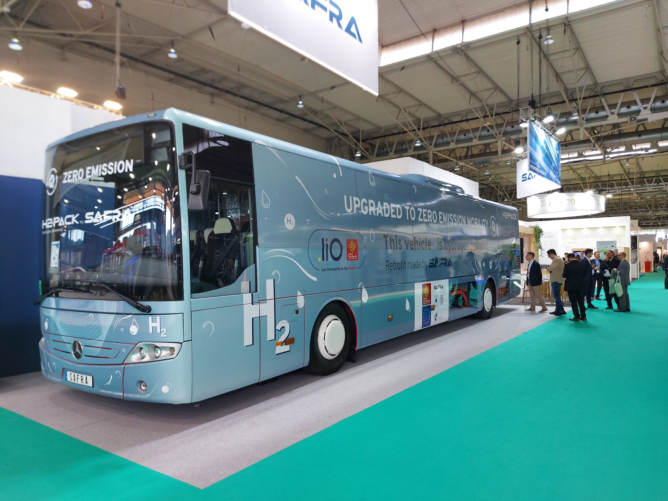 Safra launches hydrogen-powered retrofitted coach thanks to H2-PACK kit ...