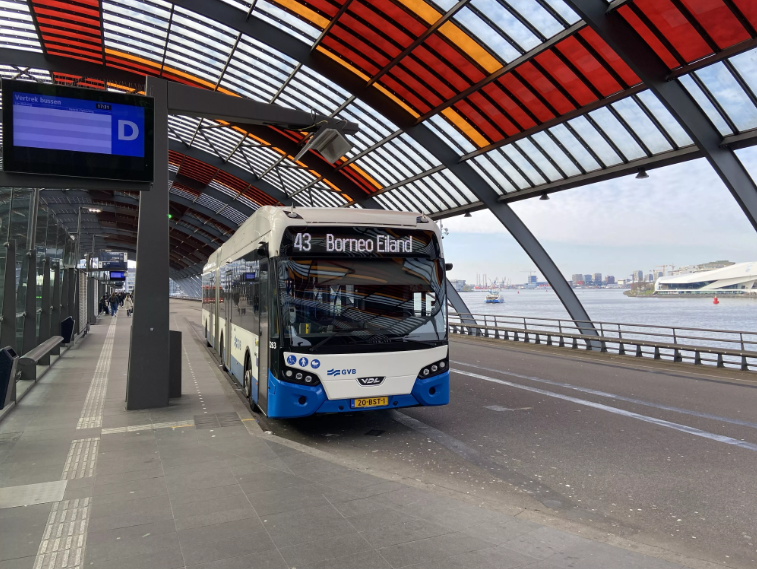 "Smart" charging for e-buses: GVB relies on The Mobility House