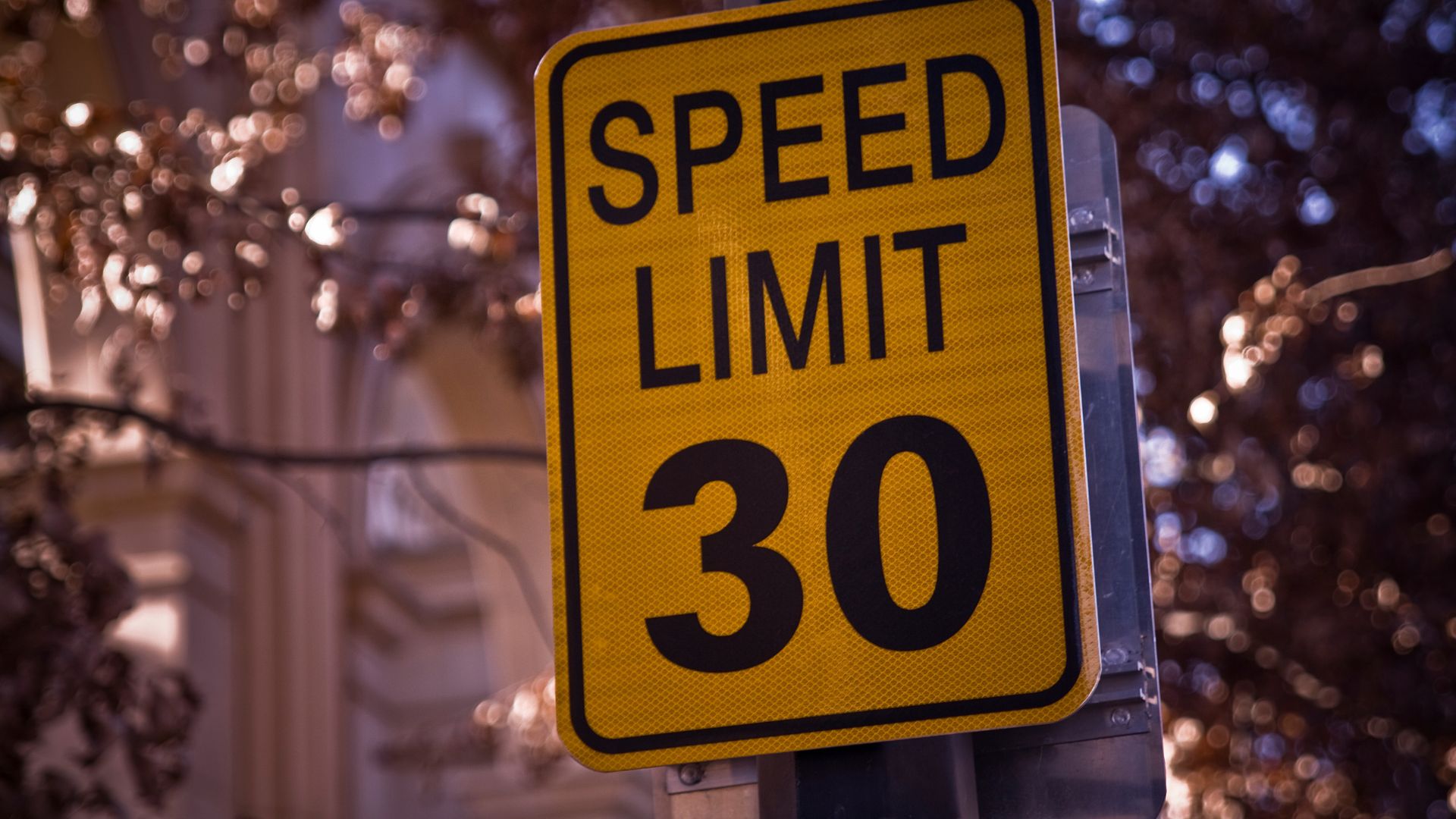 On benefits and reasons for introducing 30 km/h speed limits in cities