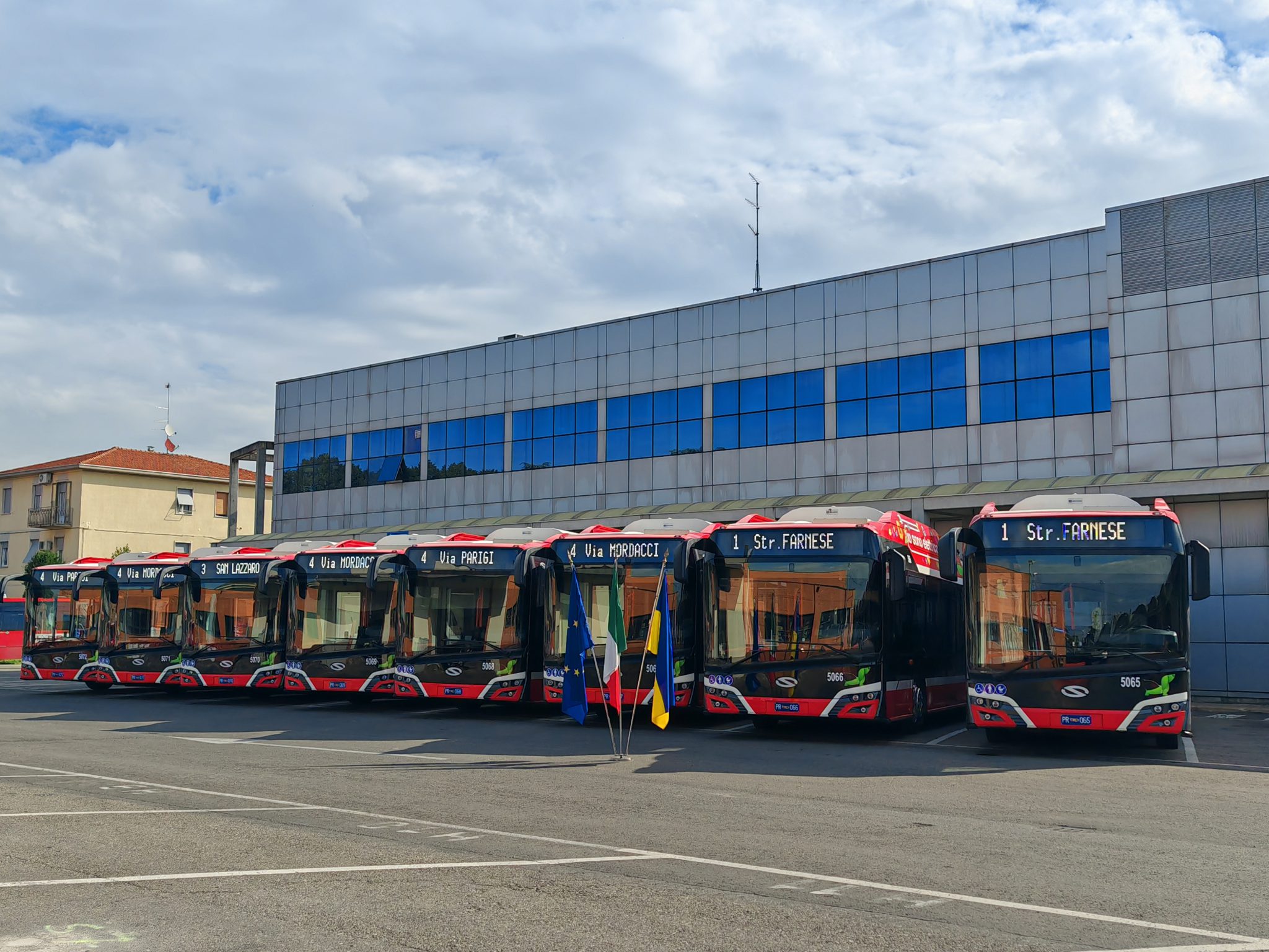 With the 8 new Trollino presented today, Parma (Italy) has completely ...