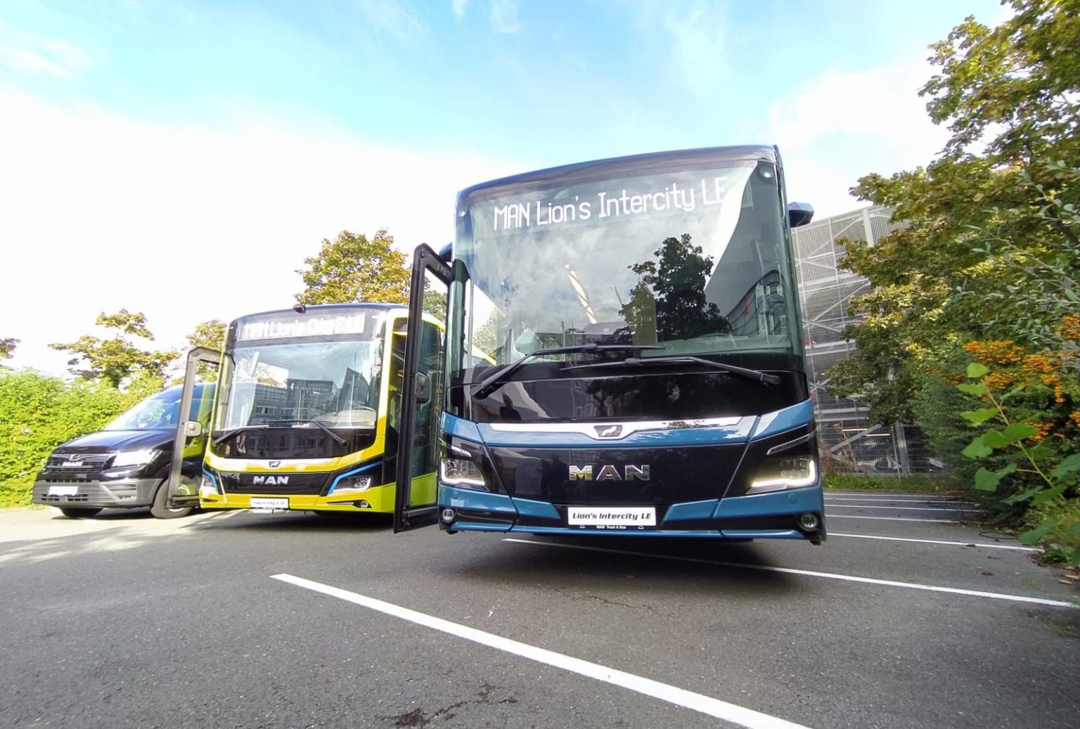 MAN welcomes its first electric Low Entry bus. It'll be at Busworld ...