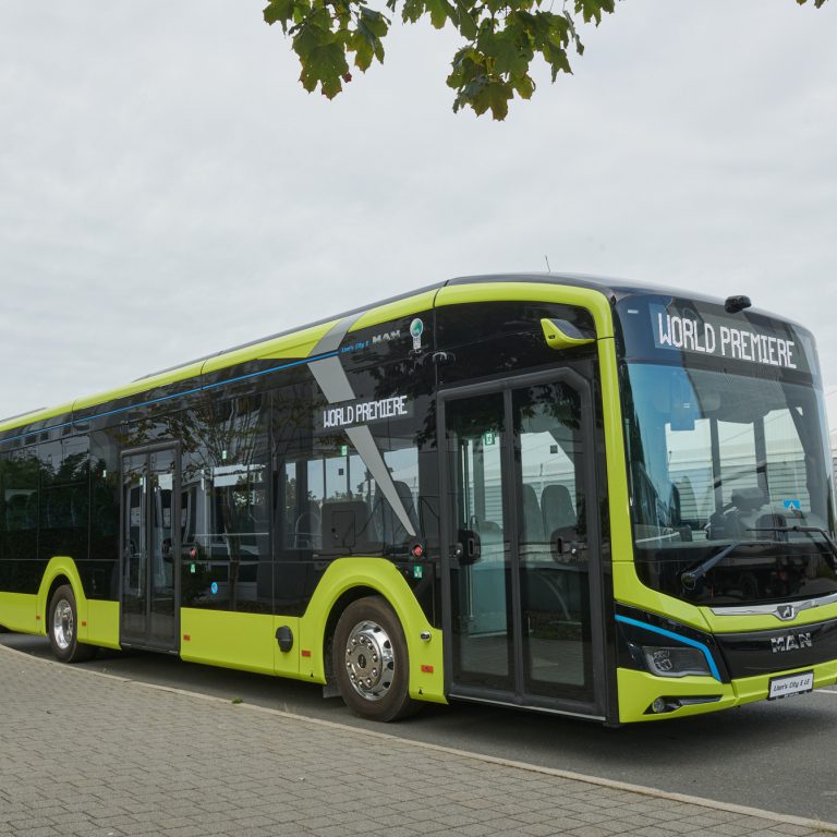MAN welcomes its first electric Low Entry bus. It'll be at Busworld ...