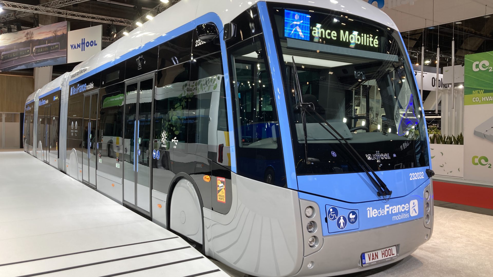 Curtain up on Van Hool 24-meter trambus for Paris. It's powered via ...
