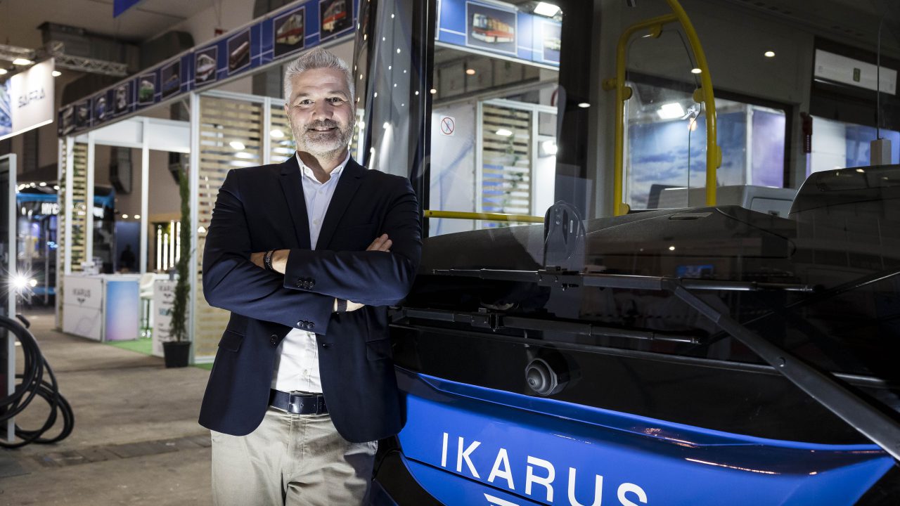 Ikarus launches new midibus prototype and presents plans for electric ...
