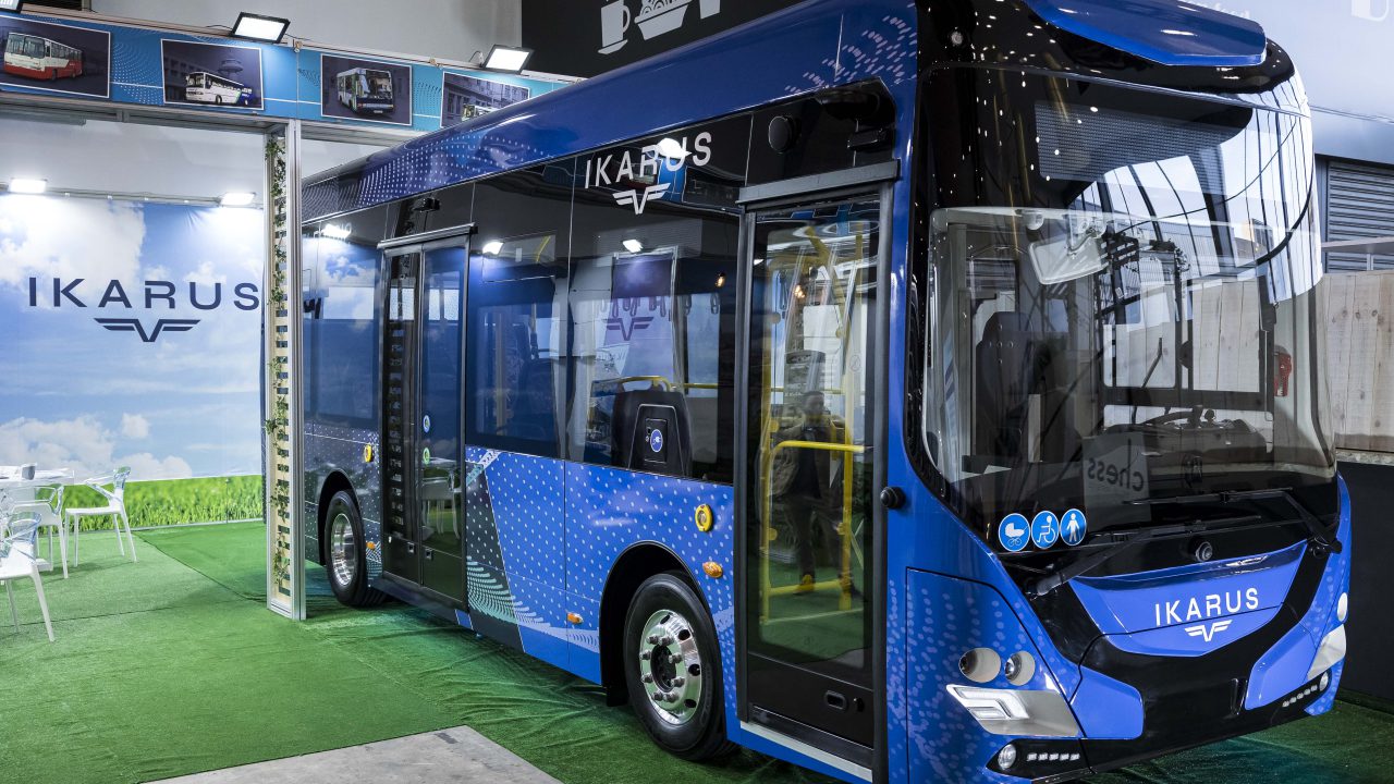 Ikarus launches new midibus prototype and presents plans for electric ...