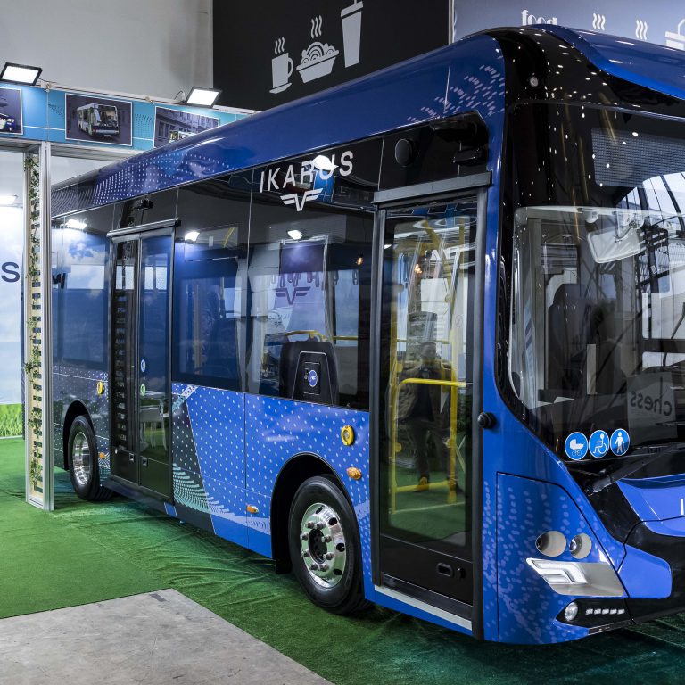 Ikarus launches new midibus prototype and presents plans for electric ...
