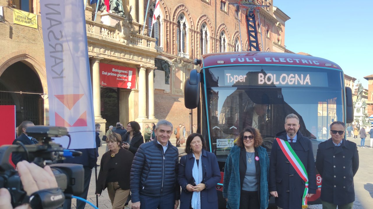 First Karsan e-ATA 18 delivered in Italy: Bologna receives the first ...