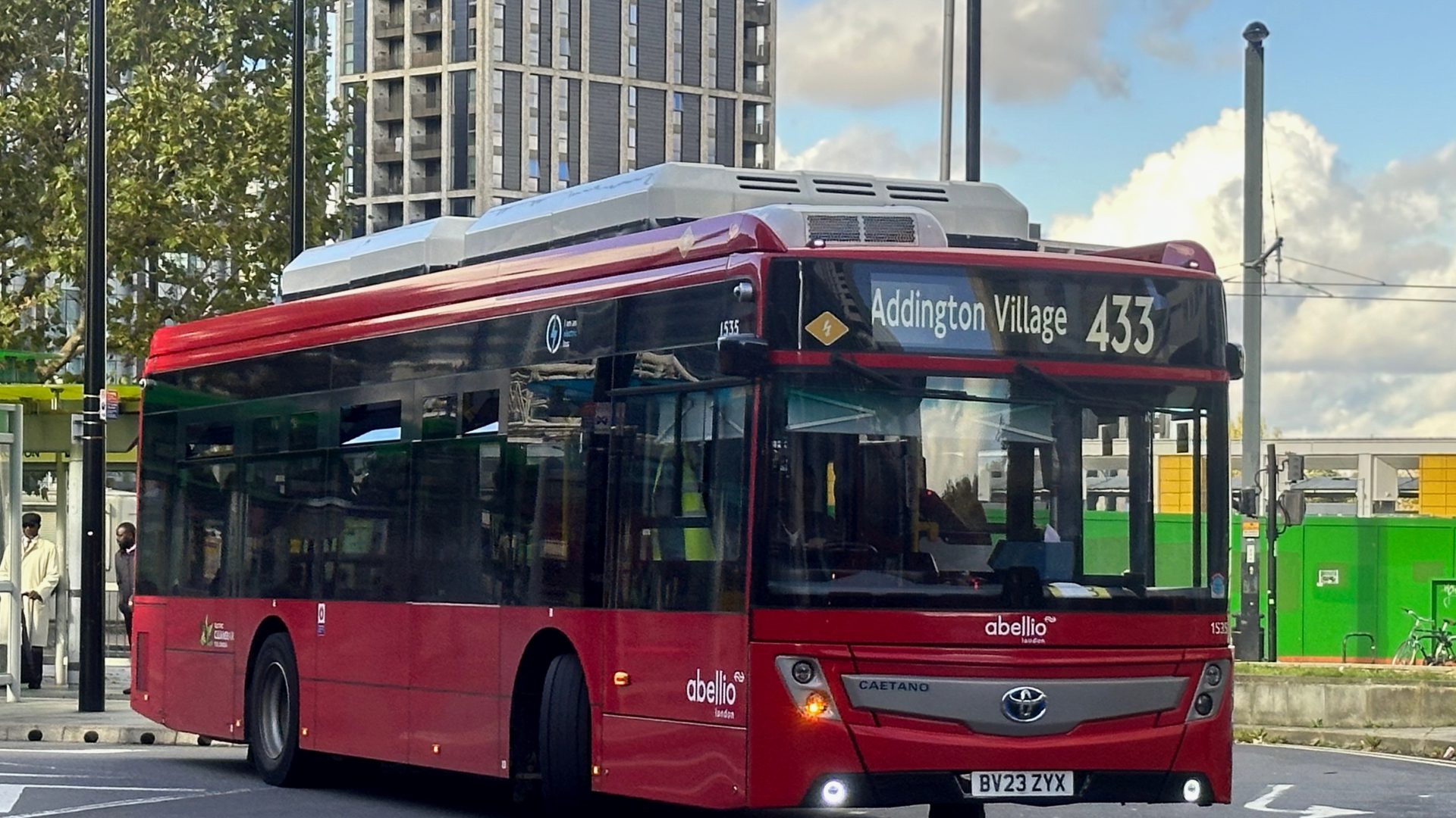 Abellio launches a new fleet of CaetanoBus e-buses in London on line 433