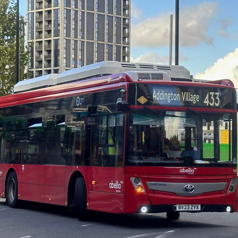 Abellio launches a new fleet of CaetanoBus e-buses in London on line 433