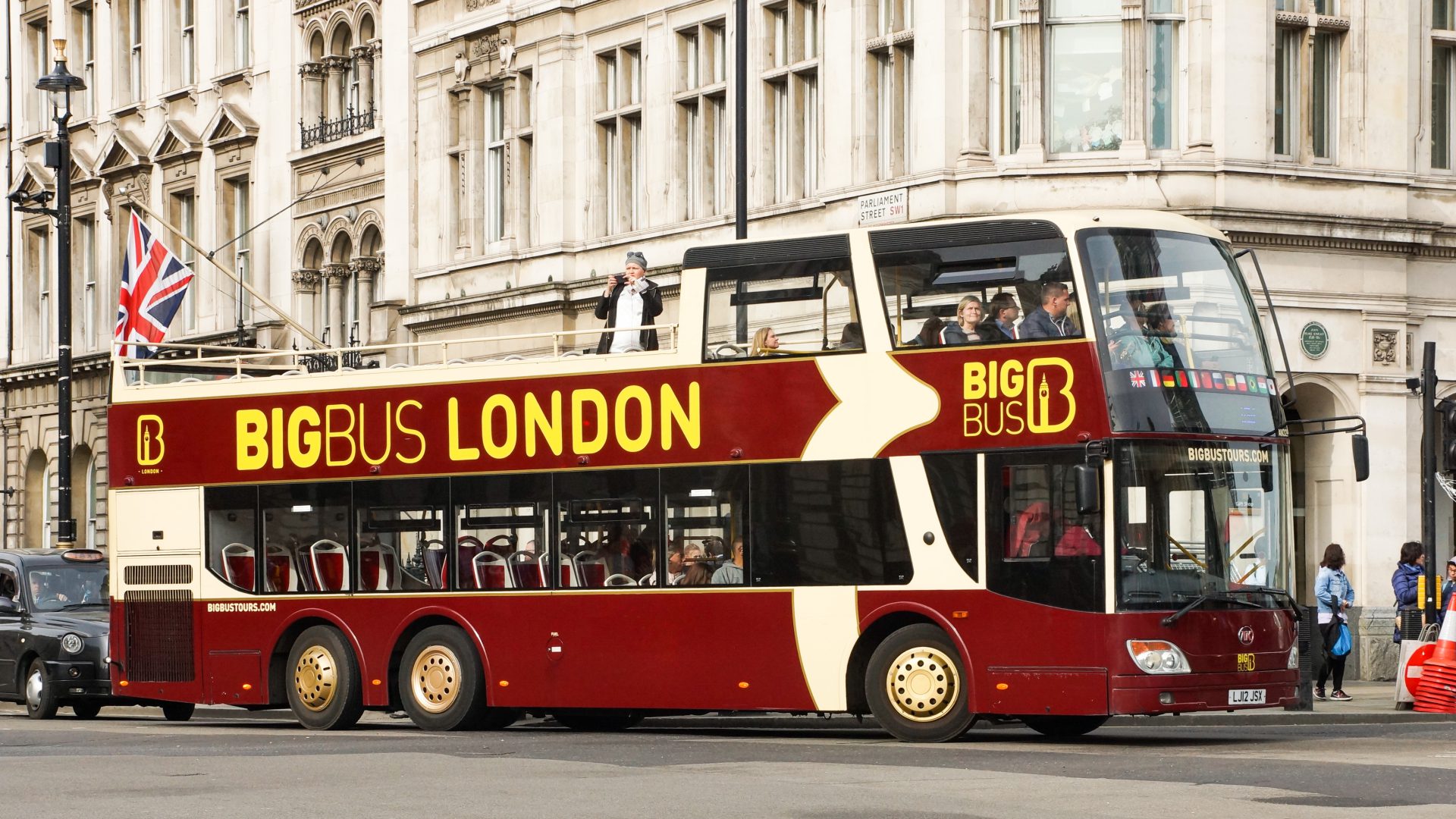 Big Bus Tours commissions other 10 open top bus repowering to Equipmake