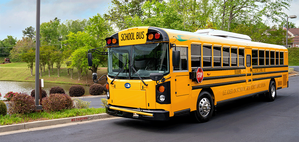 EPA is investing nearly $1 billion for 2,700 school buses in the US (95 ...