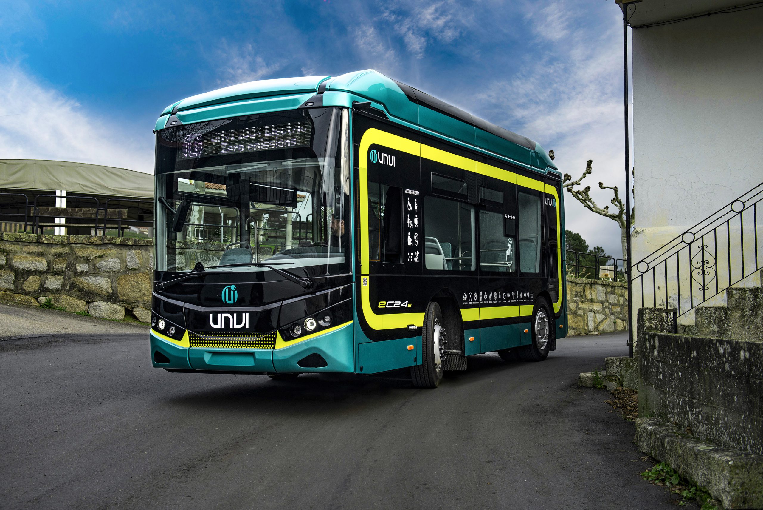 Moventis has tested the new eC24s minibus by Spanish bodybuilder UNVI