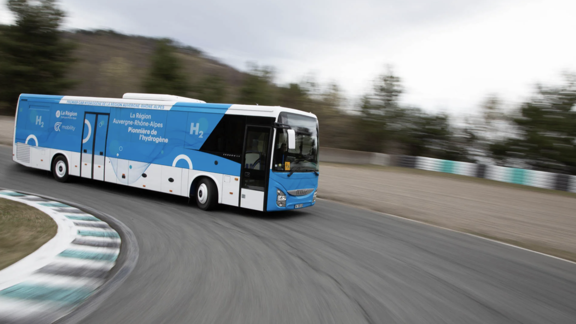 Iveco Bus Crossway retrofitted to hydrogen by GCK Mobility