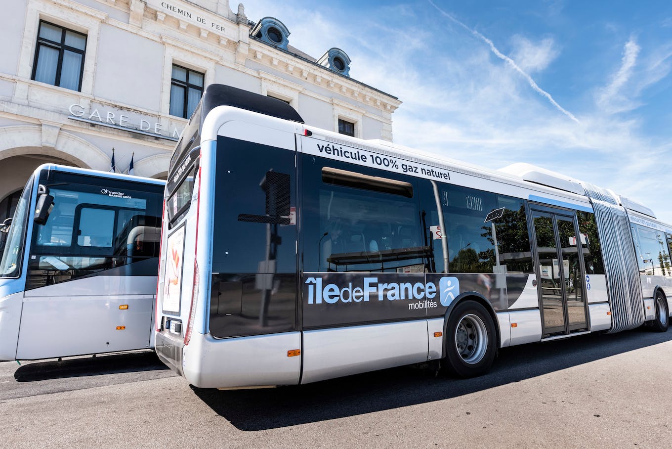 Île-de-France Mobilités invests €1.8bn for 3,500 clean buses for city and intercity services