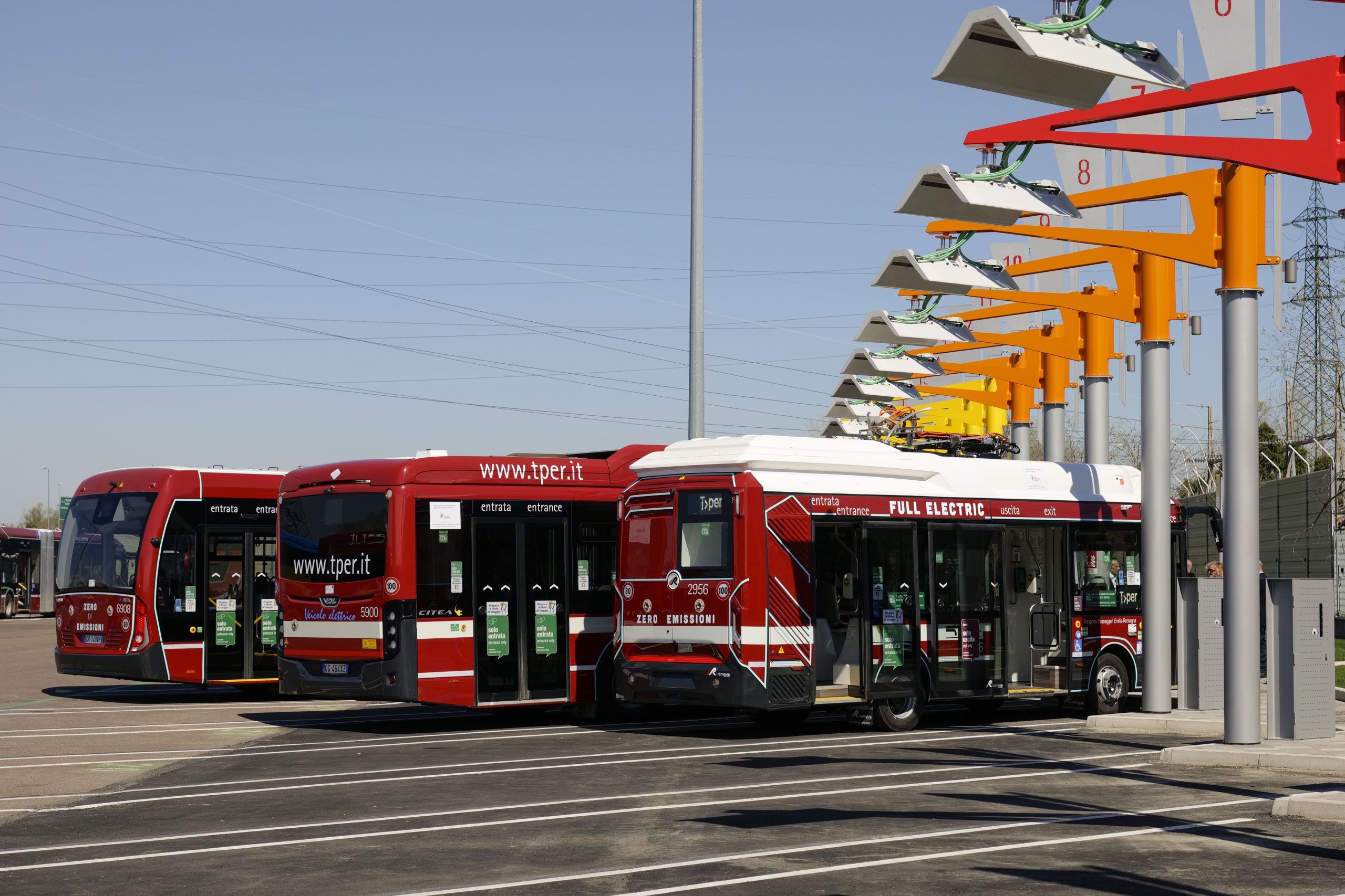 Kempower inaugurates its first Italian depot for e-buses in Bologna