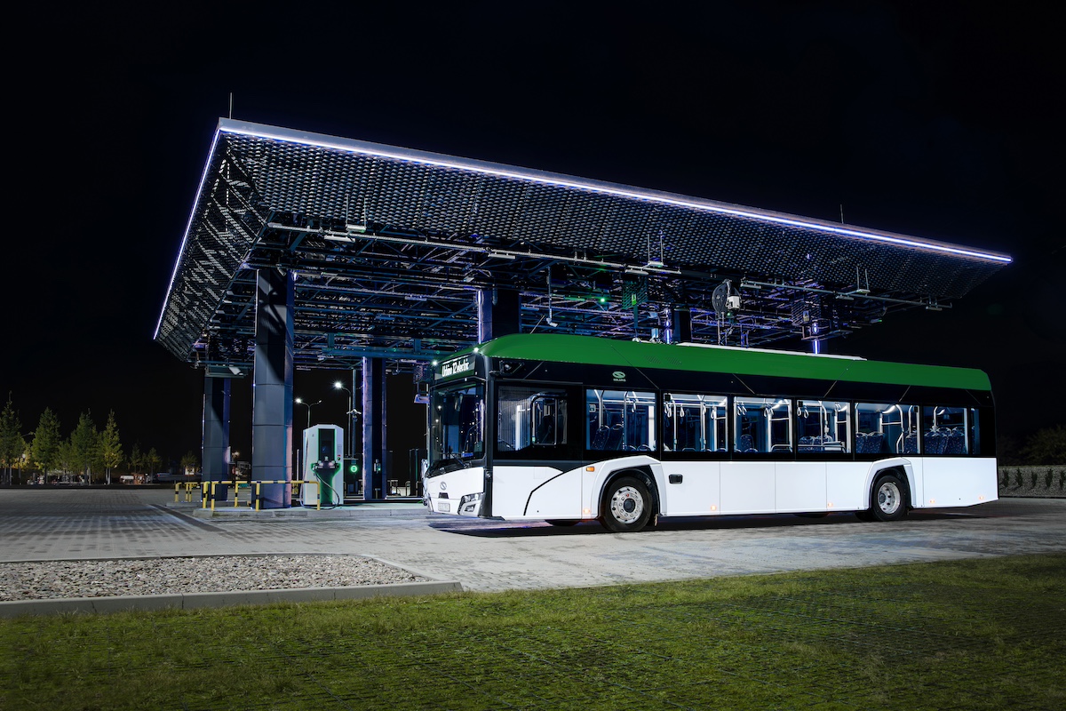 Solaris showcases Urbino 12 electric with new batteries up to 600 kWh ...