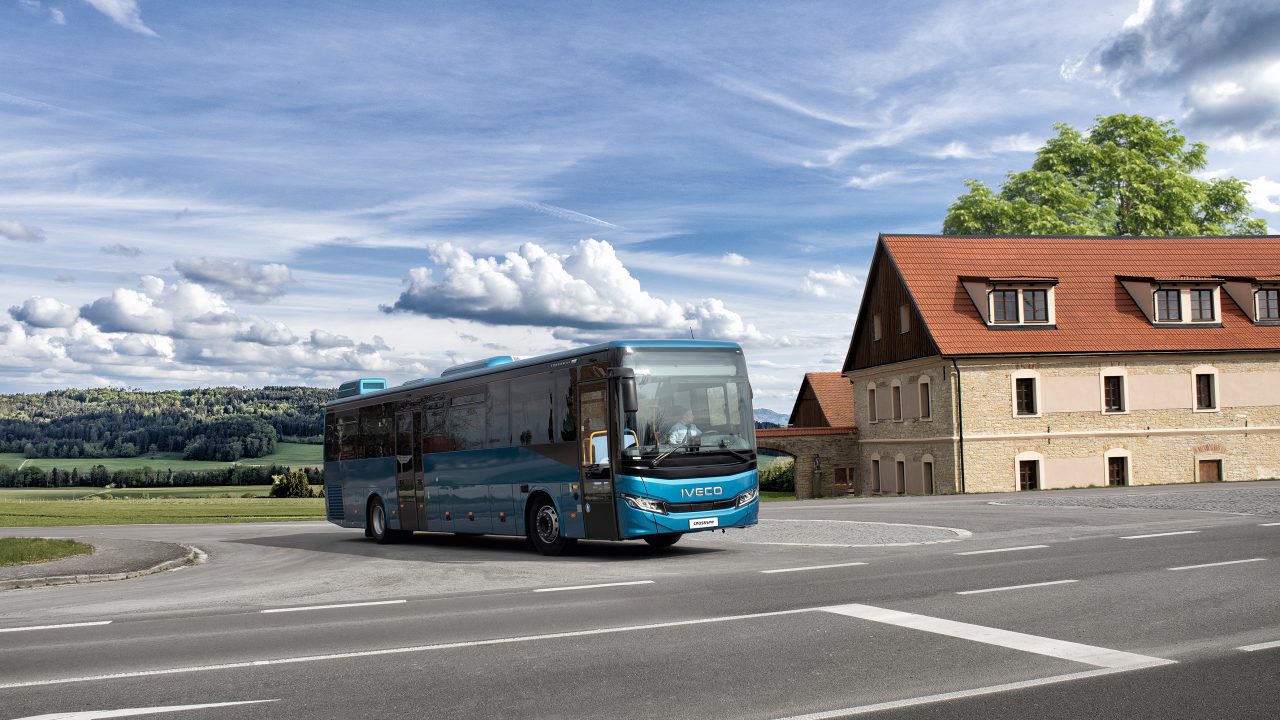 Iveco Bus launches the Crossway Hybrid, a normal floor intercity bus ...