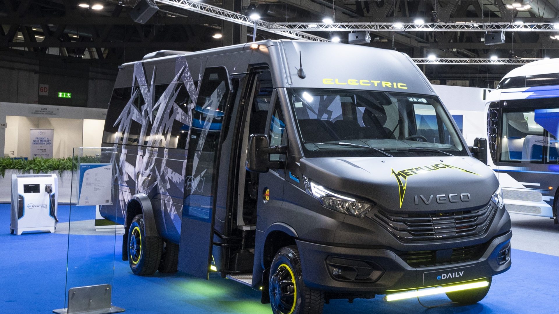 Iveco Bus provides two eDaily BEV minibuses to the Metallica's crew during European tour